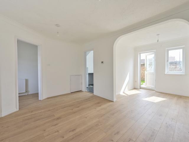 3 Bedrooms House for Rent in Kirrane Close | Foxtons