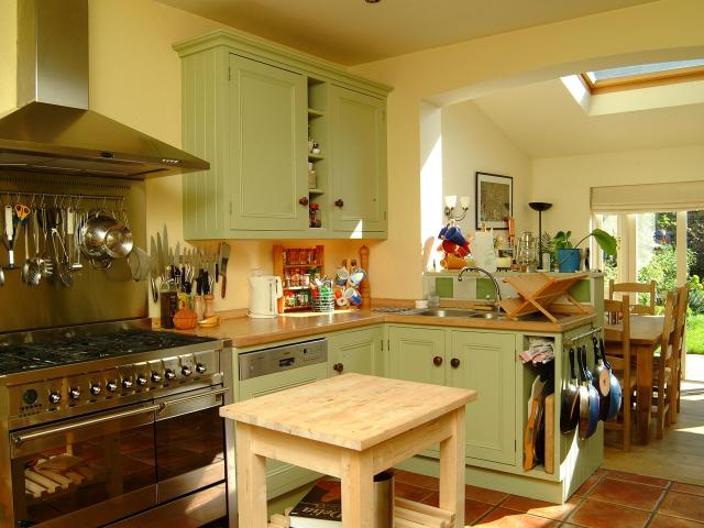 3 Bedrooms House for Rent in Pulborough Road | Foxtons