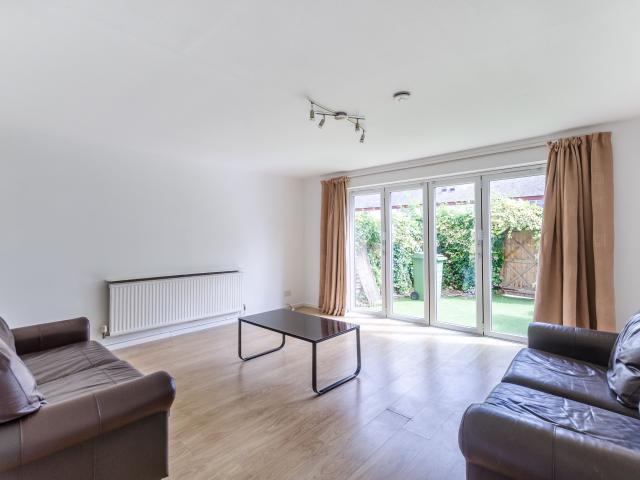3 Bedrooms House for Rent in St James's Road | Foxtons