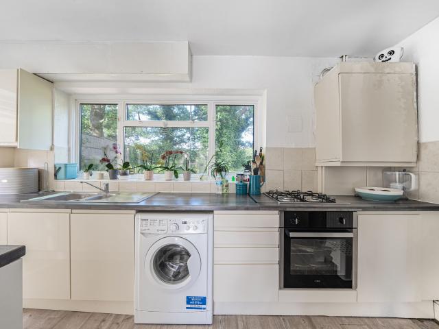 3 Bedrooms House for Rent in Sequoia Park | Foxtons