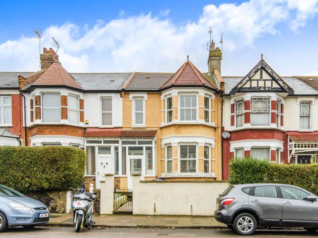 3 Bedrooms House for Rent in Squires Lane | Foxtons