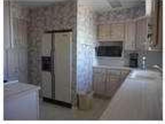 3 bedrooms House Large & Bright. Washer/Dryer Hookups!
