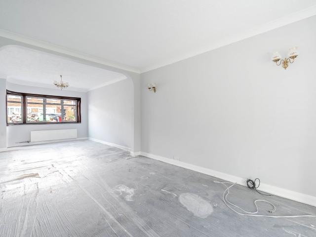 3 Bedrooms House semi detached for Rent in Merrion Avenue | Foxtons