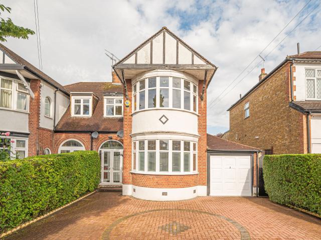 3 Bedrooms House semi detached for Rent in VENTNOR DRIVE | Foxtons