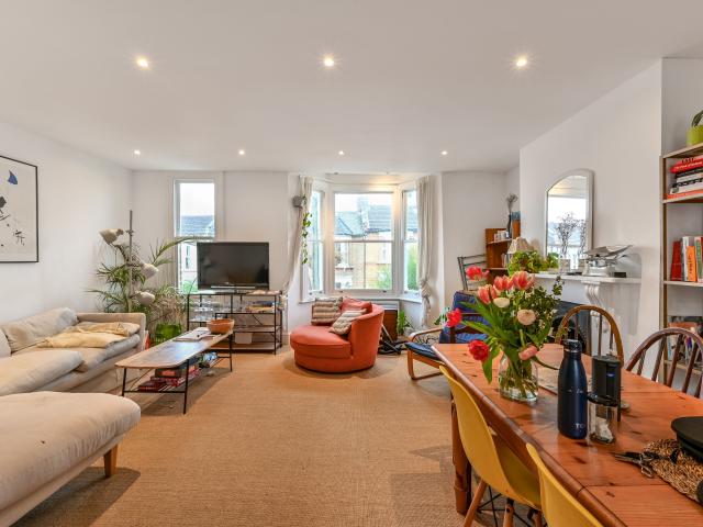 3 Bedrooms House terraced for Rent in Clapton | Foxtons