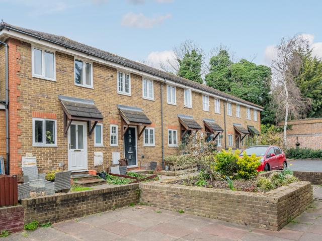 3 Bedrooms House terraced for Rent in Gressenhall Road | Foxtons