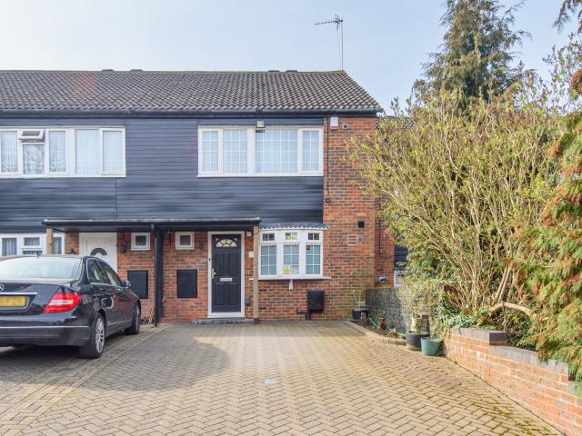 3 Bedrooms House terraced for Rent in Laurel View | Foxtons