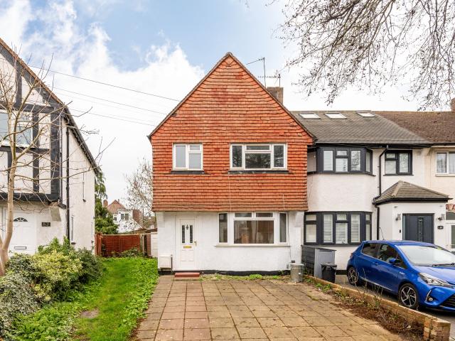 3 Bedrooms House terraced for Rent in Lisbon Avenue | Foxtons