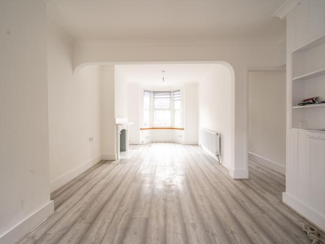 3 Bedrooms House terraced for Rent in Stewart Road | Foxtons