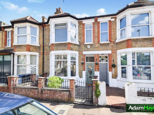 3 Bedrooms House Terraced To Let