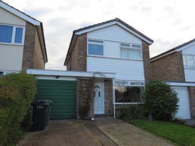 3 Bedrooms Link detached house for rent in Caernarvon Avenue, Winsford CW7