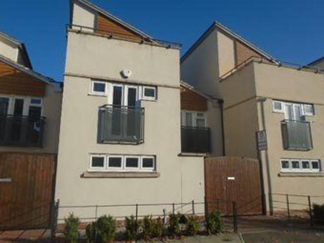 3 Bedrooms Link detached house for rent in Darnall Road, Leicester LE2