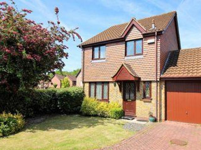 3 Bedrooms Link detached house for sale in Gower Park, Sandhurst GU47