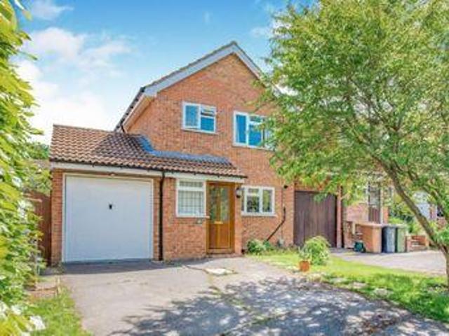 3 Bedrooms Link detached house for sale in Guildford, Surrey GU4