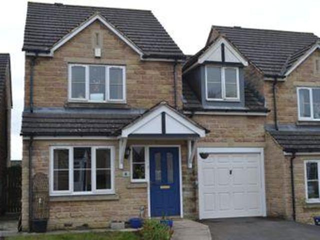 3 Bedrooms Link detached house for sale in Emblem Court, Queensbury, Bradford BD13