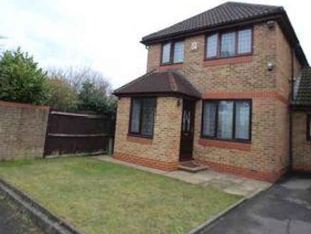 3 Bedrooms Link detached house for sale in Kelvin Gardens, Croydon CR0