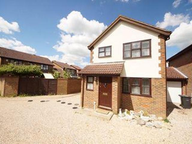 3 Bedrooms Link detached house for sale in Scures Road, Hook RG27