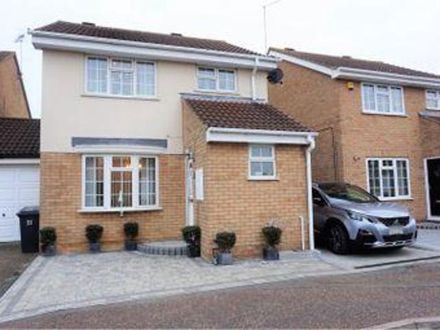 3 Bedrooms Link detached house for sale in Stirrup Close, Chelmsford CM1
