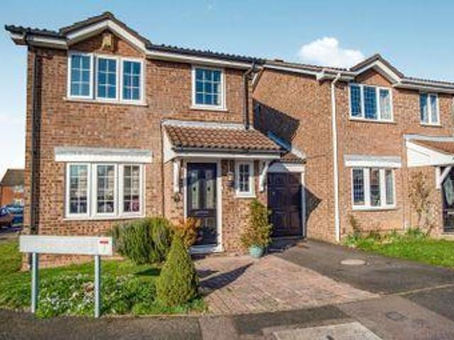3 Bedrooms Link detached house for sale in Robyns Croft, Gravesend DA11