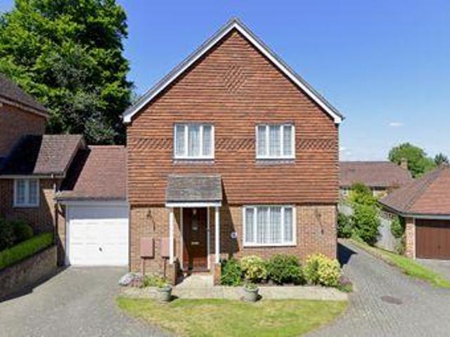 3 Bedrooms Link detached house for sale in Woodrough Copse, Bramley, Guildford GU5