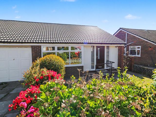 3 Bedrooms, Semi Detached Bungalow