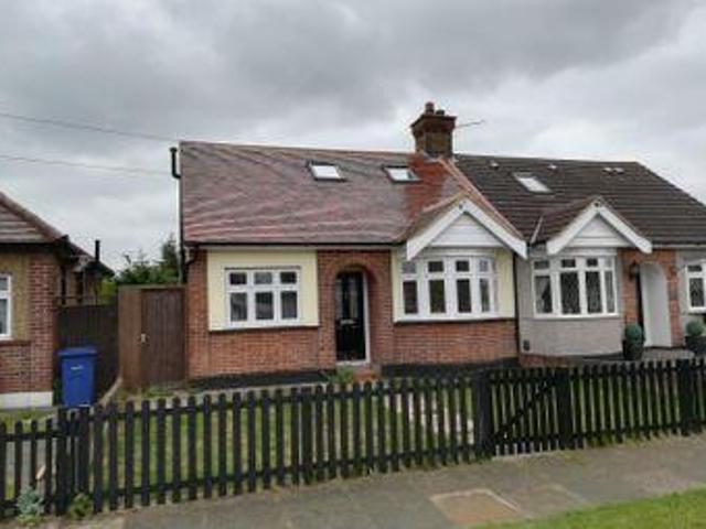 3 Bedrooms Semi detached bungalow for rent in Gordan Avenue, Grays RM16