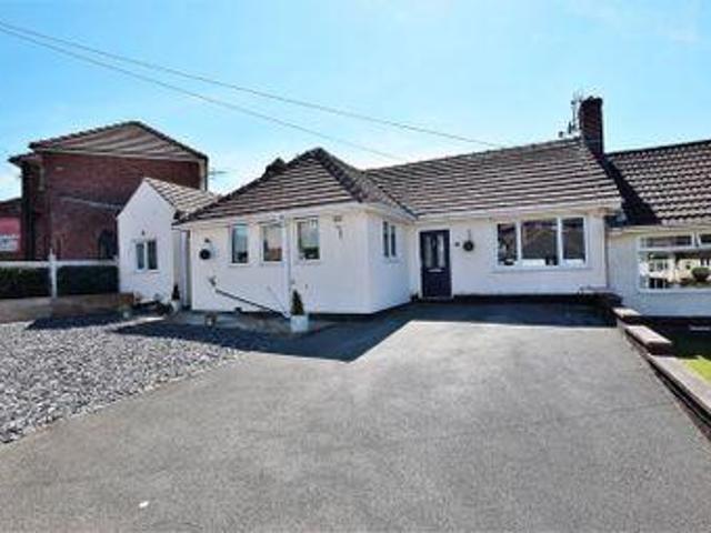 3 Bedrooms Semi detached bungalow for sale in Cedar Street, Hollingwood, Chesterfield S43