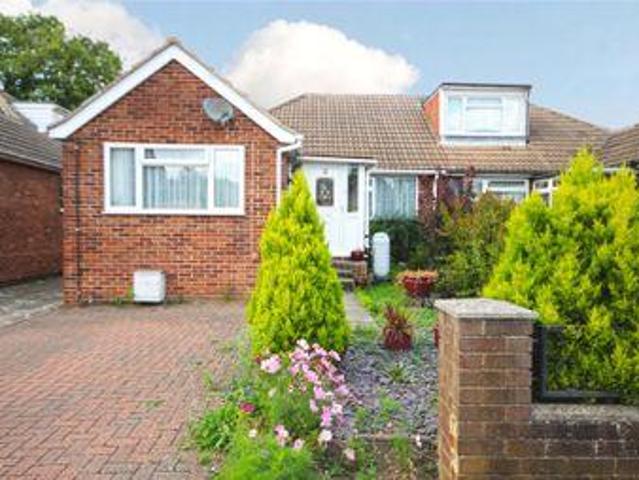 3 Bedrooms Semi detached bungalow for sale in Chertsey, Surrey KT16