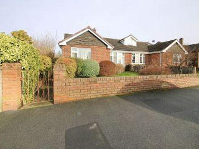 3 Bedrooms Semi detached bungalow for sale in Balcarres Avenue, Whelley, Wigan WN1