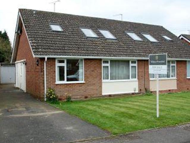 3 Bedrooms Semi detached bungalow for sale in Barnside Way, Liss GU33