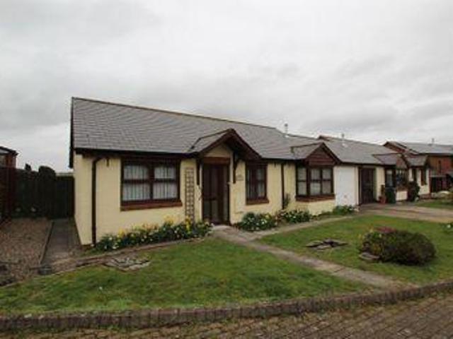3 Bedrooms Semi detached bungalow for sale in Beacons Park, Brecon LD3