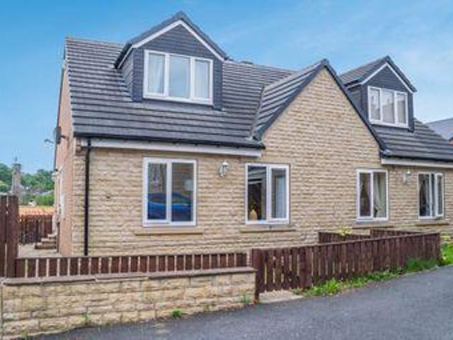 3 Bedrooms Semi detached bungalow for sale in Brooke Close, Batley WF17