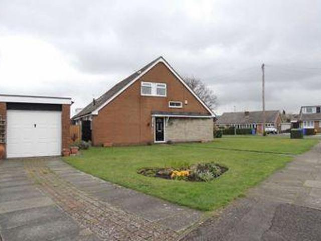 3 Bedrooms Semi detached bungalow for sale in Glenville Way, Denton, Manchester M34
