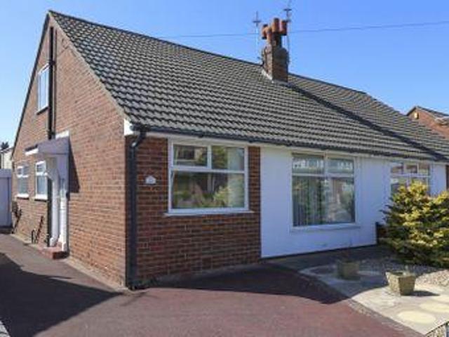 3 Bedrooms Semi detached bungalow for sale in Denbigh Avenue, Thornton Cleveleys FY5