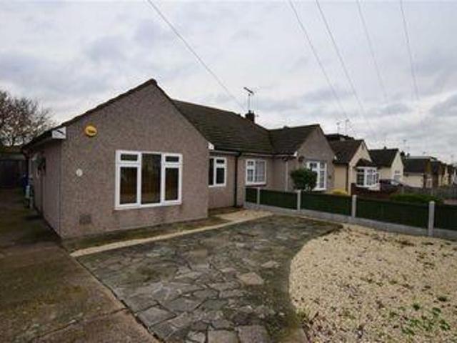 3 Bedrooms Semi detached bungalow for sale in Digby Road, Corringham, Essex SS17