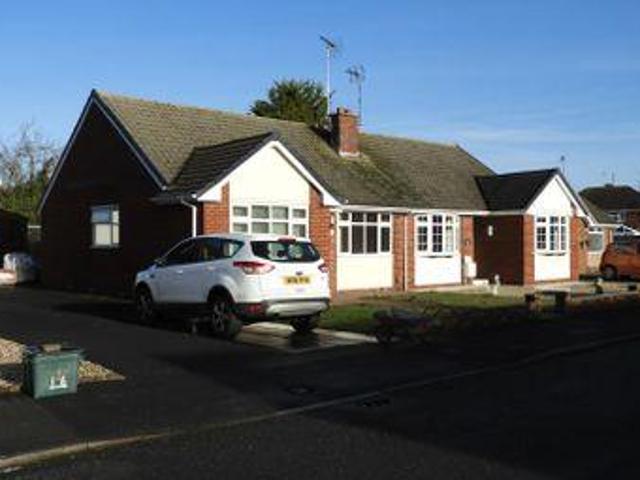3 Bedrooms Semi detached bungalow for sale in Hackleton Rise, Swindon SN3