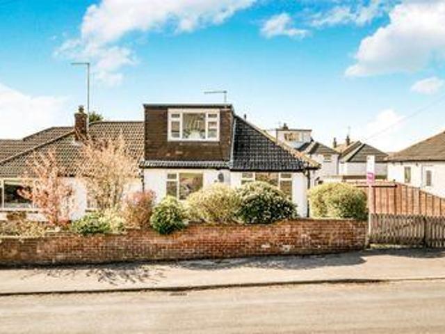 3 Bedrooms Semi detached bungalow for sale in Hillside Avenue, Guiseley, Leeds LS20