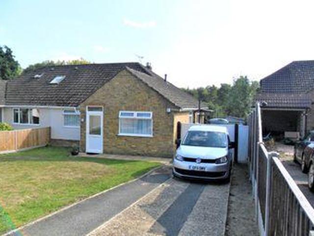 3 Bedrooms Semi detached bungalow for sale in Imadene Crescent, Lindford GU35
