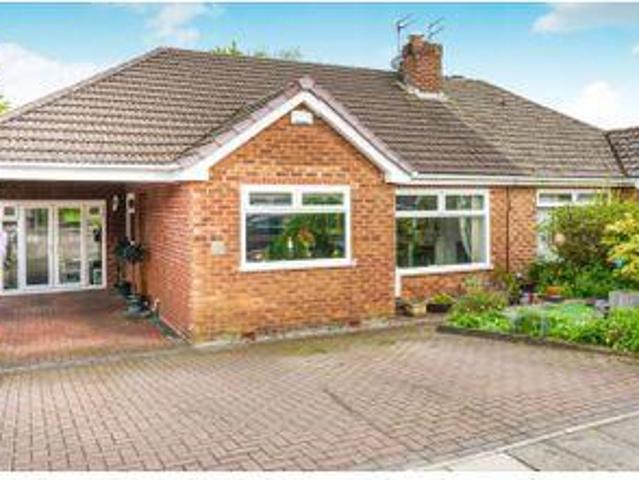 3 Bedrooms Semi detached bungalow for sale in Sandy Close, Bury BL9