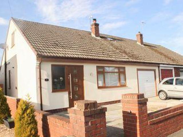 3 Bedrooms Semi detached bungalow for sale in Sherwood Avenue, Ashton In Makerfield, Wigan WN4