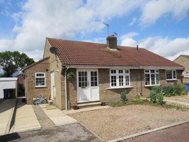 3 Bedrooms Semi detached bungalow for sale in St Oswalds Close, Wilberfoss, York YO41
