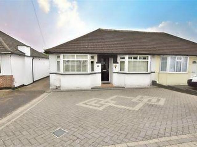 3 Bedrooms Semi detached bungalow for sale in Penrose Avenue, Watford, Hertfordshire WD19
