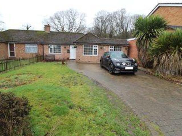 3 Bedrooms Semi detached bungalow for sale in Ringway Road, Park Street, St.Albans AL2