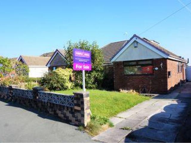 3 Bedrooms Semi detached bungalow for sale in Windsor Road, Wigan WN5