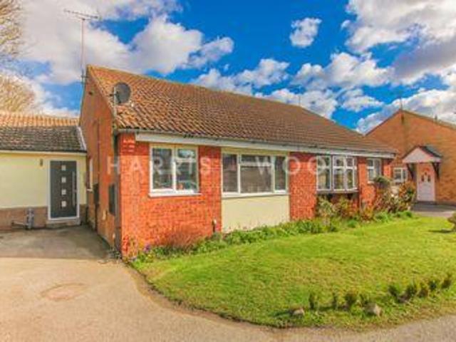 3 Bedrooms Semi detached bungalow for sale in Tollgate Drive, Stanway, Colchester CO3