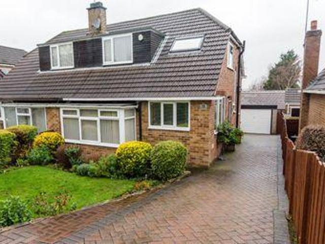 3 Bedrooms Semi detached bungalow for sale in Tinshill Road, Cookridge, Leeds LS16