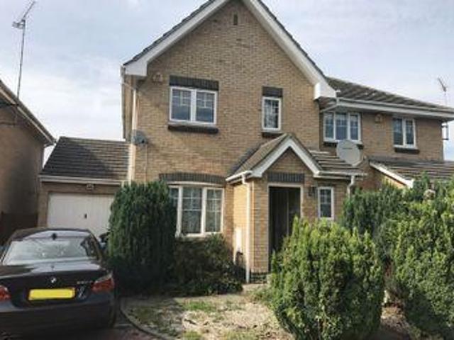 3 Bedrooms Semi detached house for rent in 3 Bedroom House, Anchor Close, Barking IG11