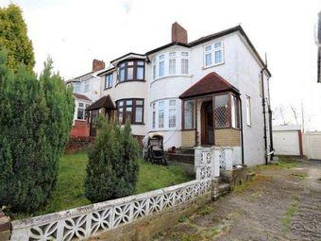 3 Bedrooms Semi detached house for rent in 10 Kirkland Avenue, Ilford IG5