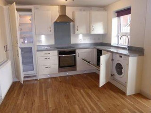 3 Bedrooms Semi detached house for rent in 8 Pentland Chase, Auckley, Doncaster DN9