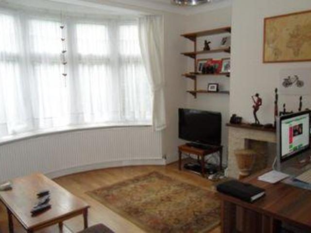 3 Bedrooms Semi detached house for rent in Courthouse Road, West Finchley, Finchley, London N12